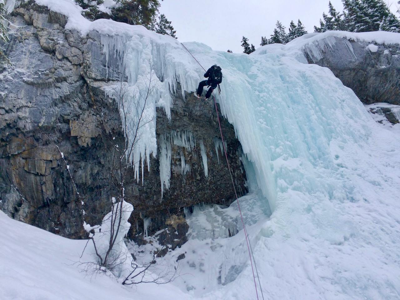 Guinness Gully (WI4, 200m) - Canadian Rockies Alpine Guides
