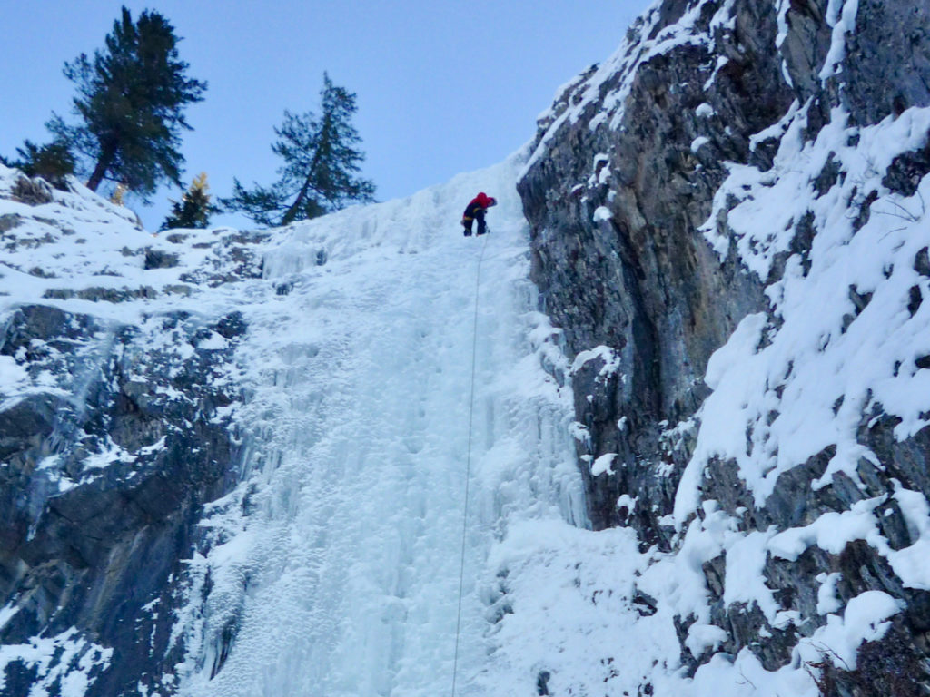 Guinness Gully (WI4, 200m) - Canadian Rockies Alpine Guides