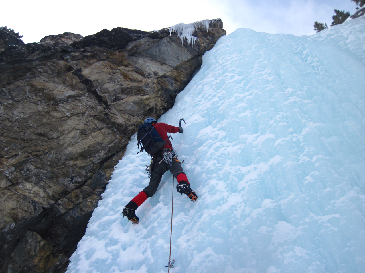 The Professor Falls (WI4, 280m) - Canadian Rockies Alpine Guides