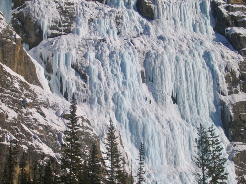 Weeping Wall (WI 3-5+, 180m) - Canadian Rockies Alpine Guides