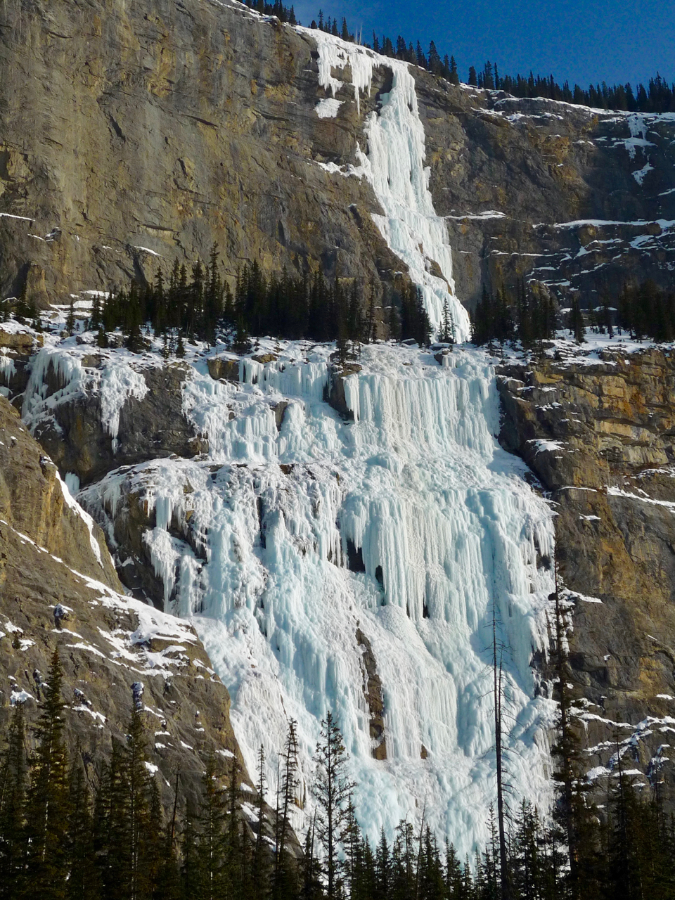 Weeping Wall (WI 3-5+, 180m) - Canadian Rockies Alpine Guides